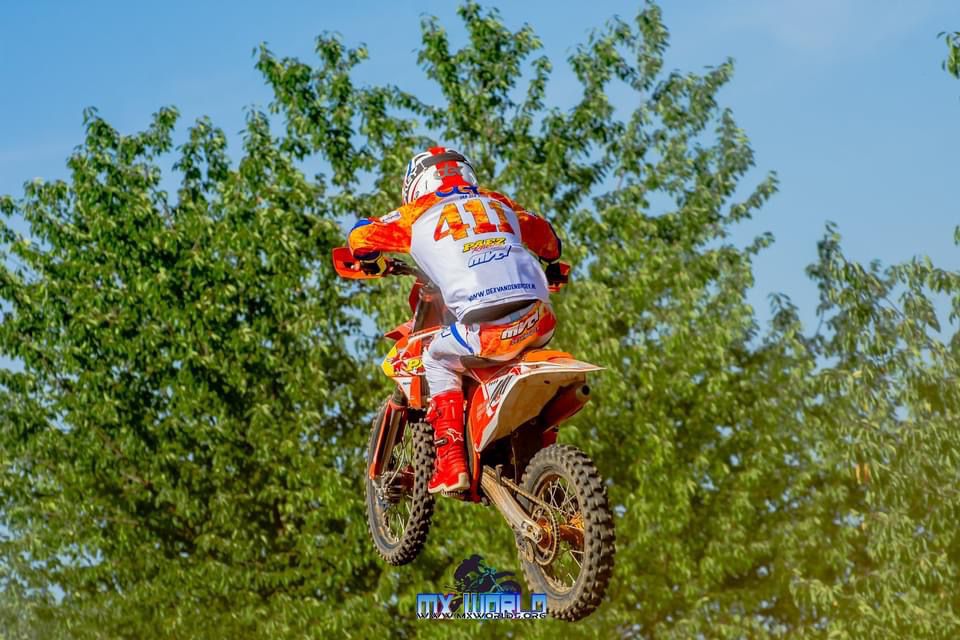 Dex van den Broek scoort top tien plaats in EMX85 in Slowakije - Dex